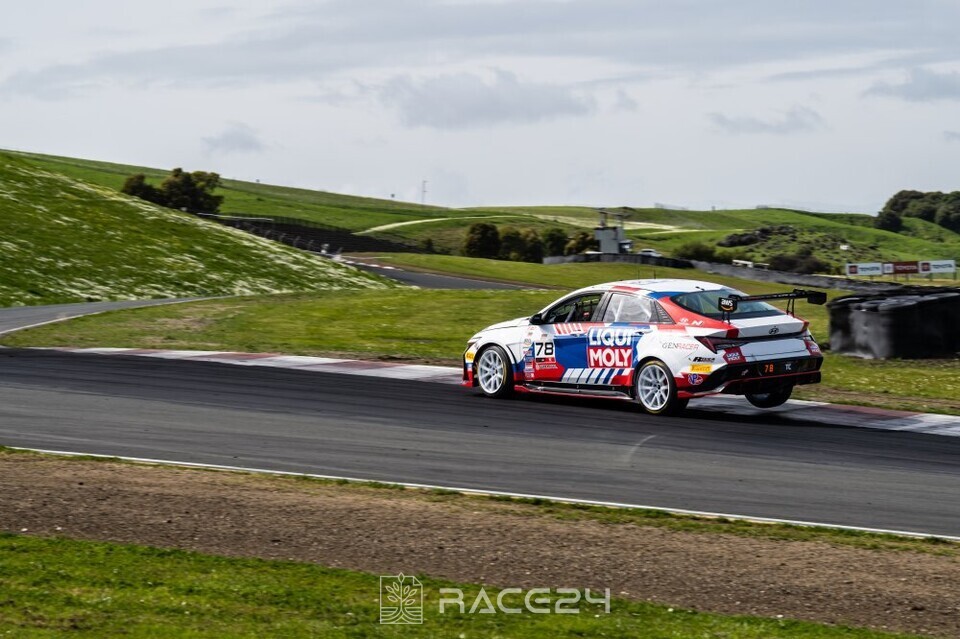 TC 아메리카, '제프 리카'의 아반떼 N1 첫 경기 우승!