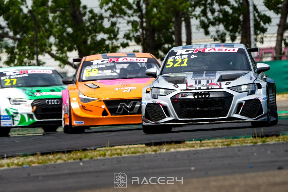 중국 최고의 투어링카 레이스 2025 CTCC 개막...상하이에서 역대 최대 규모로 열려