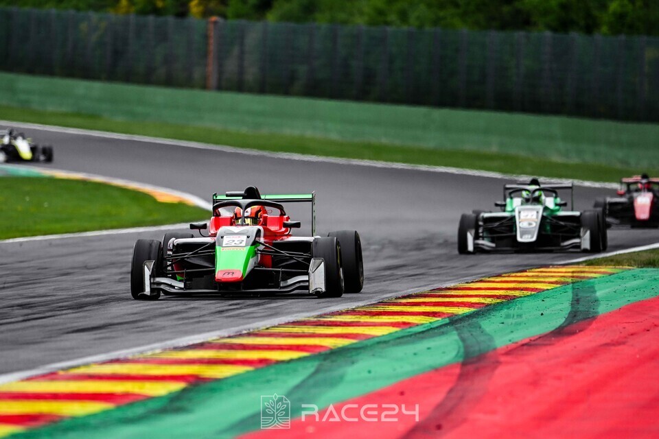 [유로포뮬러] 신우현, 스파 레이스3에서 4위… 개막 이후 6경기 연속 톱6 진입